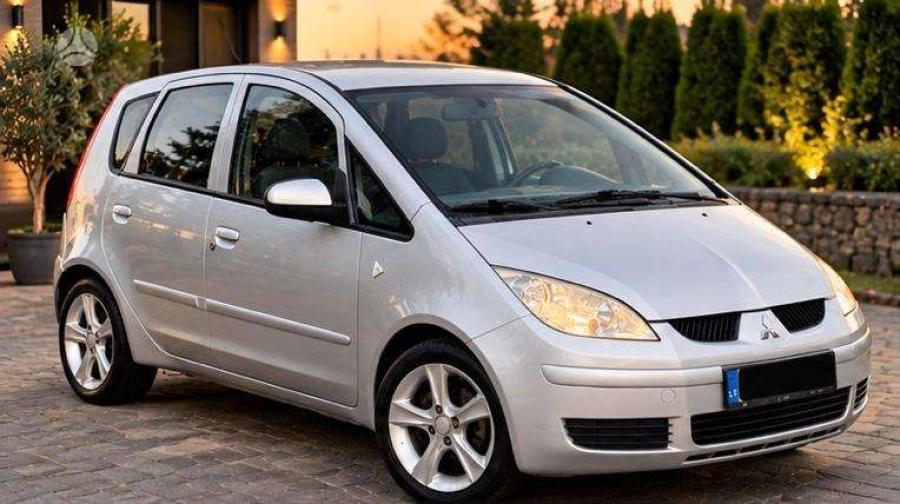 Pelēks Mitsubishi Colt 2006 Viļņa, ar dzinēja tilpumu 1.33 L un nobraukumu 122 tūkst. km par 1450 €, foto 1 vietnē AUTOMOTO.COM.LV