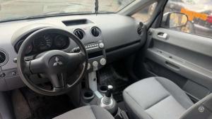 Pelēks Mitsubishi Colt 2006 Viļņa, ar dzinēja tilpumu 1.33 L un nobraukumu 122 tūkst. km par 1450 €, foto 5 vietnē AUTOMOTO.COM.LV