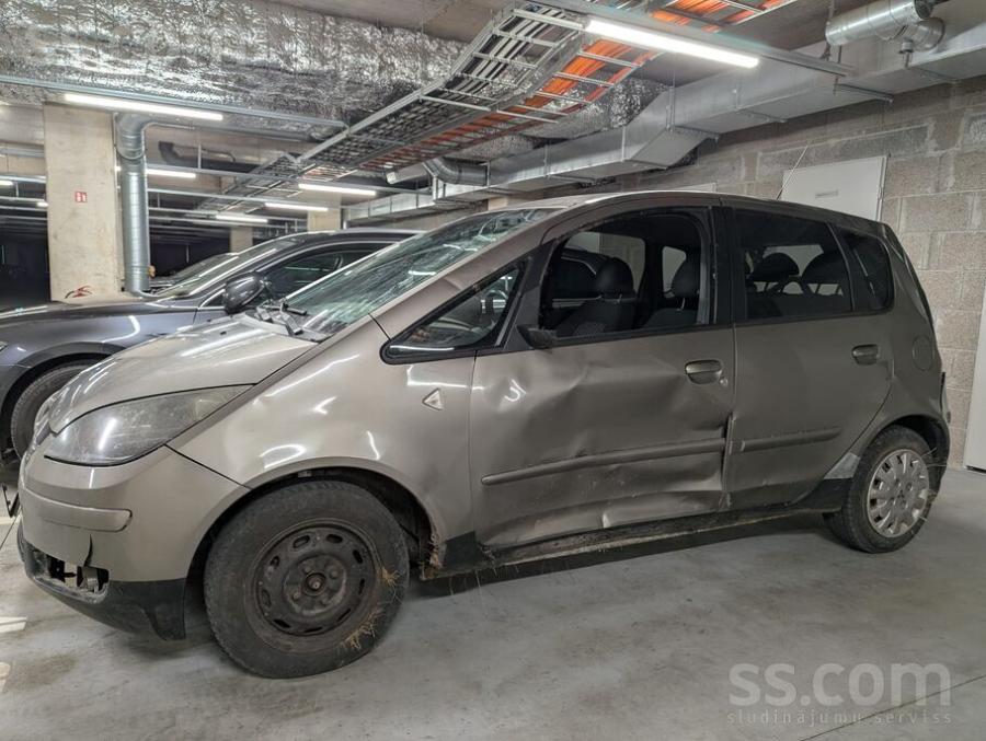 Grey Mitsubishi Colt 2007 in Riga, with an engine capacity of 1.30 L and mileage of 239 thousand km for 170 €, photo 3 on AUTOMOTO.COM.LV