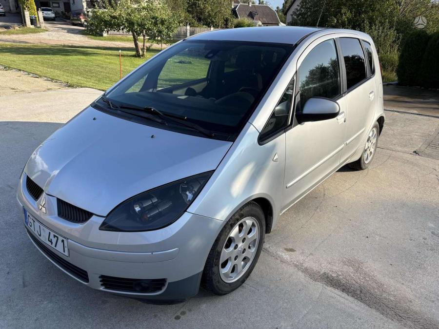 Grey Mitsubishi Colt 2007 in Plunge, with an engine capacity of 1.49 L and mileage of 277 thousand km for 990 €, photo 3 on AUTOMOTO.COM.LV