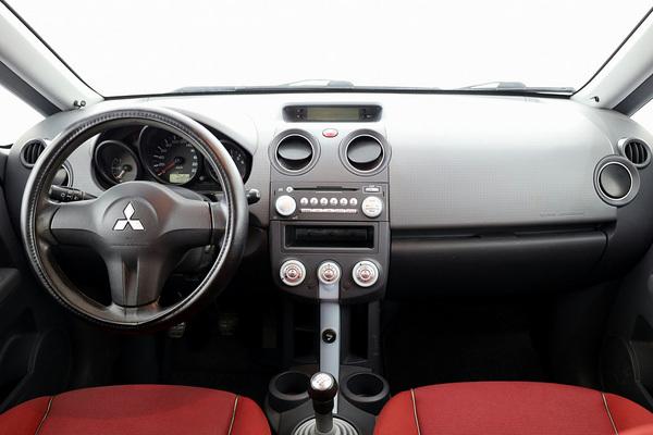 Grey Mitsubishi Colt 2007 in Tallinn, with an engine capacity of 1.30 L and mileage of 110 thousand km for 1599 €, photo 6 on AUTOMOTO.COM.LV
