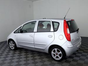 Grey Mitsubishi Colt 2007 in Tallinn, with an engine capacity of 1.30 L and mileage of 110 thousand km for 1599 €, photo 12 on AUTOMOTO.COM.LV