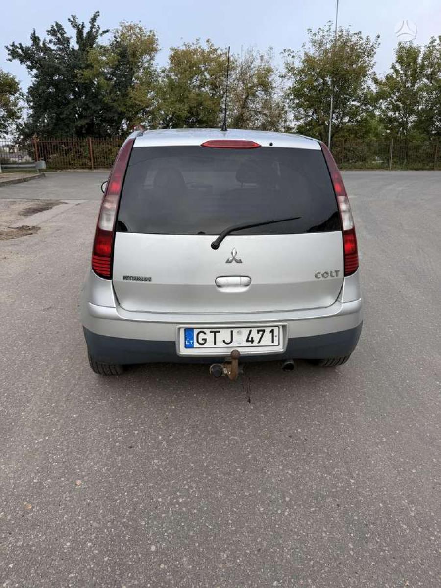 Grey Mitsubishi Colt 2007 in Vilnius, with an engine capacity of 1.49 L and mileage of 218 thousand km for 550 €, photo 5 on AUTOMOTO.COM.LV