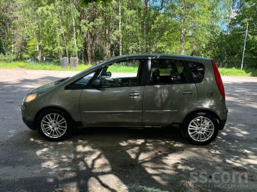 Grey Mitsubishi Colt 2008 in Riga, with an engine capacity of 1.30 L and mileage of 0 thousand km for 1699 €, photo 3 on AUTOMOTO.COM.LV