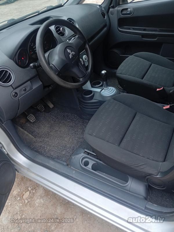 Pelēks Mitsubishi Colt 2008 Veru, ar dzinēja tilpumu 1.10 L un nobraukumu 244 tūkst. km par 1900 €, foto 6 vietnē AUTOMOTO.COM.LV