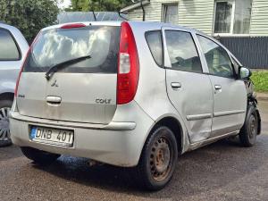 Pelēks Mitsubishi Colt 2008 Viļņa, ar dzinēja tilpumu 1.33 L un nobraukumu 180 tūkst. km par 350 €, foto 3 vietnē AUTOMOTO.COM.LV