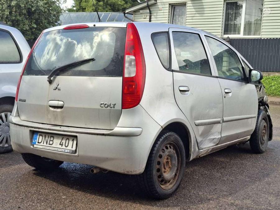 Pelēks Mitsubishi Colt 2008 Viļņa, ar dzinēja tilpumu 1.33 L un nobraukumu 180 tūkst. km par 350 €, foto 3 vietnē AUTOMOTO.COM.LV