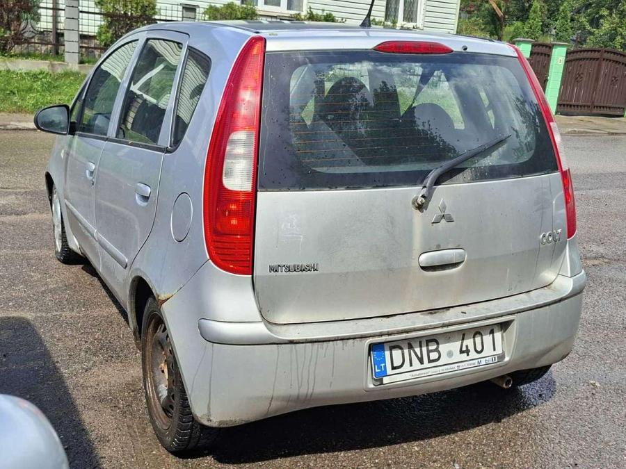 Pelēks Mitsubishi Colt 2008 Viļņa, ar dzinēja tilpumu 1.33 L un nobraukumu 180 tūkst. km par 350 €, foto 5 vietnē AUTOMOTO.COM.LV