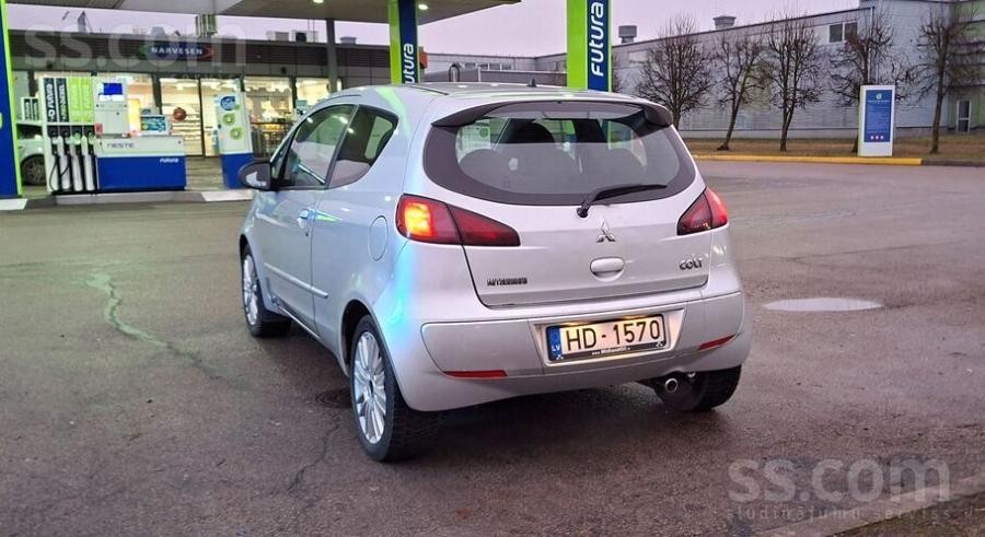 Grey Mitsubishi Colt 2008 in Riga, with an engine capacity of 1.30 L and mileage of 253 thousand km for 850 €, photo 4 on AUTOMOTO.COM.LV
