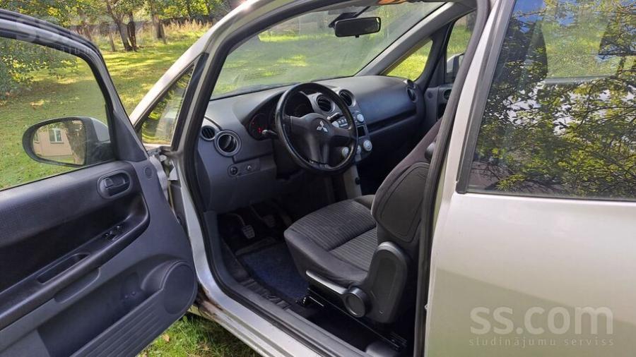 Grey Mitsubishi Colt 2008 in Riga, with an engine capacity of 1.30 L and mileage of 253 thousand km for 850 €, photo 6 on AUTOMOTO.COM.LV