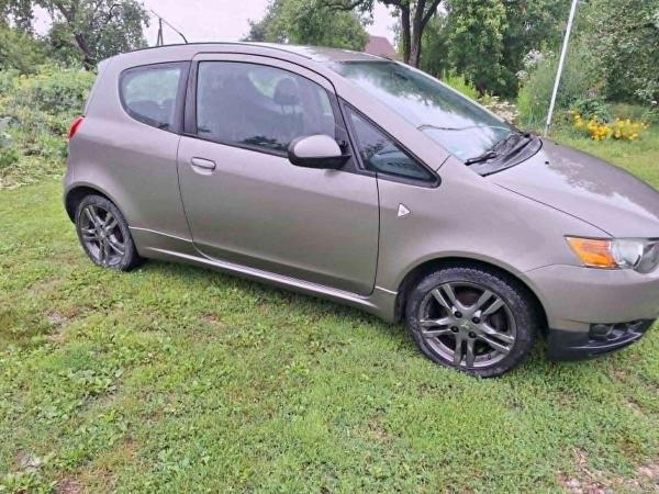 Pelēks Mitsubishi Colt 2010 Širvintos, ar dzinēja tilpumu 1.33 L un nobraukumu 180 tūkst. km par 1600 €, foto 1 vietnē AUTOMOTO.COM.LV
