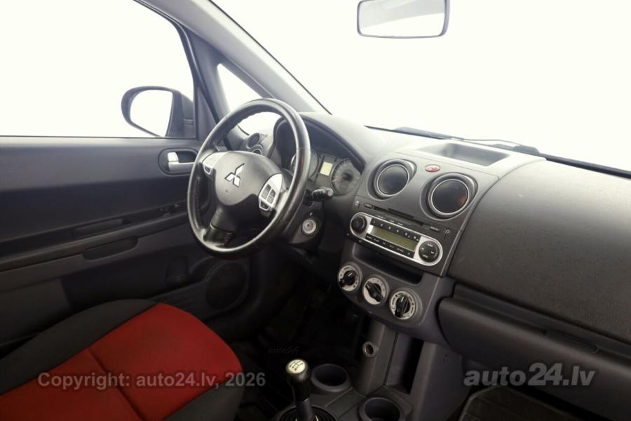 Pelēks Mitsubishi Colt 2011 Tallina, ar dzinēja tilpumu 1.30 L un nobraukumu 138 tūkst. km par 1499 €, foto 5 vietnē AUTOMOTO.COM.LV