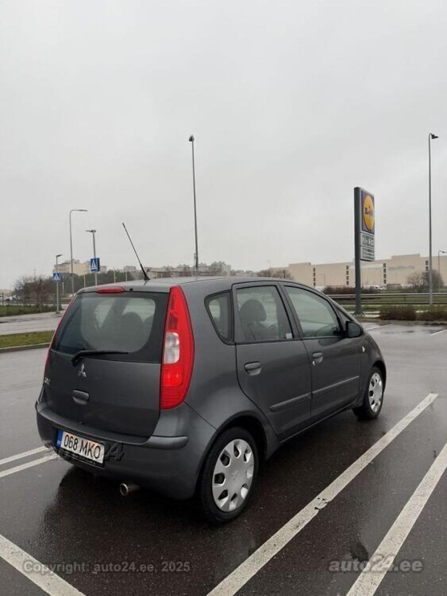 Pelēks Mitsubishi Colt 2007 Tallina, ar dzinēja tilpumu 1.50 L un nobraukumu 84 tūkst. km par 1999 €, foto 5 vietnē AUTOMOTO.COM.LV