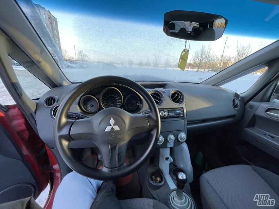 Mitsubishi Colt 2004 Šauļi, ar dzinēja tilpumu 1.30 L un nobraukumu 170 tūkst. km par 800 €, foto 4 vietnē AUTOMOTO.COM.LV