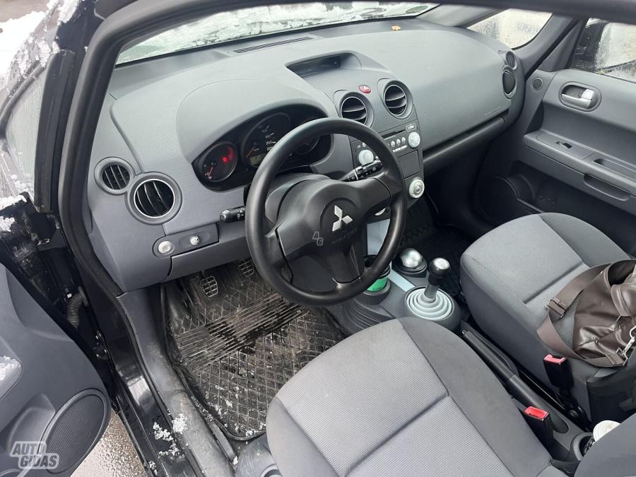 Mitsubishi Colt 2005 Viļņa, ar dzinēja tilpumu 1.30 L un nobraukumu 221 tūkst. km par 300 €, foto 8 vietnē AUTOMOTO.COM.LV