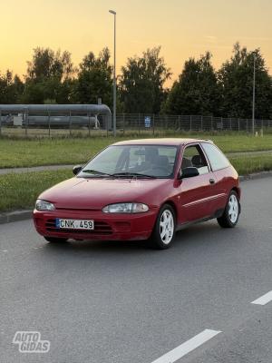 Sarkans Mitsubishi Colt 1996 Viļņa, ar dzinēja tilpumu 1.60 L un nobraukumu 287 tūkst. km par 1350 €, foto  vietnē AUTOMOTO.COM.LV