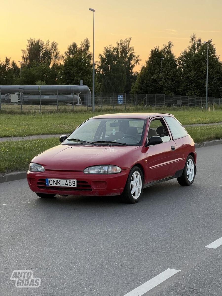 Sarkans Mitsubishi Colt 1996 Viļņa, ar dzinēja tilpumu 1.60 L un nobraukumu 287 tūkst. km par 1350 €, foto 1 vietnē AUTOMOTO.COM.LV
