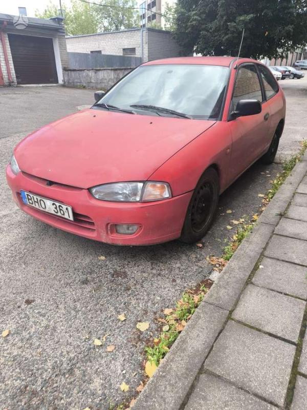 Red Mitsubishi Colt 1997 in Vilnius, with an engine capacity of 1.30 L and mileage of 239 thousand km for 650 €, photo 1 on AUTOMOTO.COM.LV