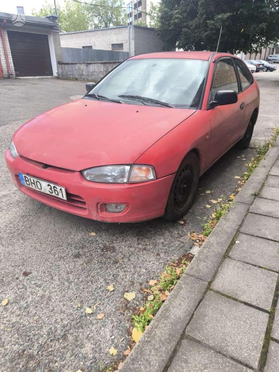 Sarkans Mitsubishi Colt 1997 Viļņa, ar dzinēja tilpumu 1.30 L un nobraukumu 239 tūkst. km par 650 €, foto 1 vietnē AUTOMOTO.COM.LV