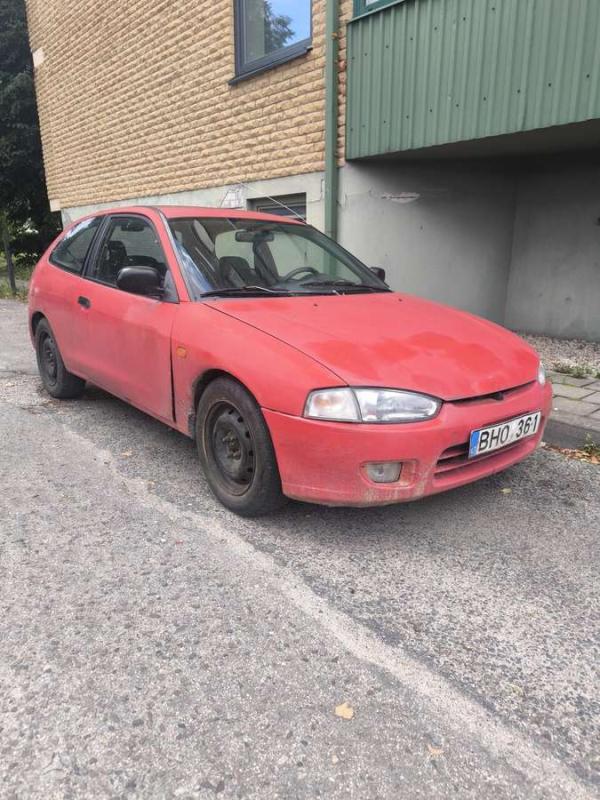 Red Mitsubishi Colt 1997 in Vilnius, with an engine capacity of 1.30 L and mileage of 239 thousand km for 650 €, photo 2 on AUTOMOTO.COM.LV