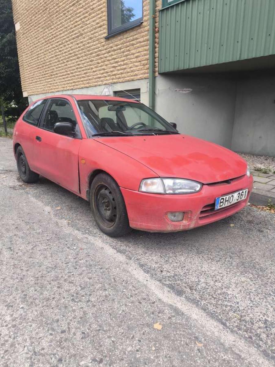 Sarkans Mitsubishi Colt 1997 Viļņa, ar dzinēja tilpumu 1.30 L un nobraukumu 239 tūkst. km par 650 €, foto 3 vietnē AUTOMOTO.COM.LV