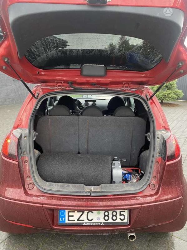 Sarkans Mitsubishi Colt 2005 Klaipėda, ar dzinēja tilpumu 1.12 L un nobraukumu 93 tūkst. km par 3000 €, foto 6 vietnē AUTOMOTO.COM.LV