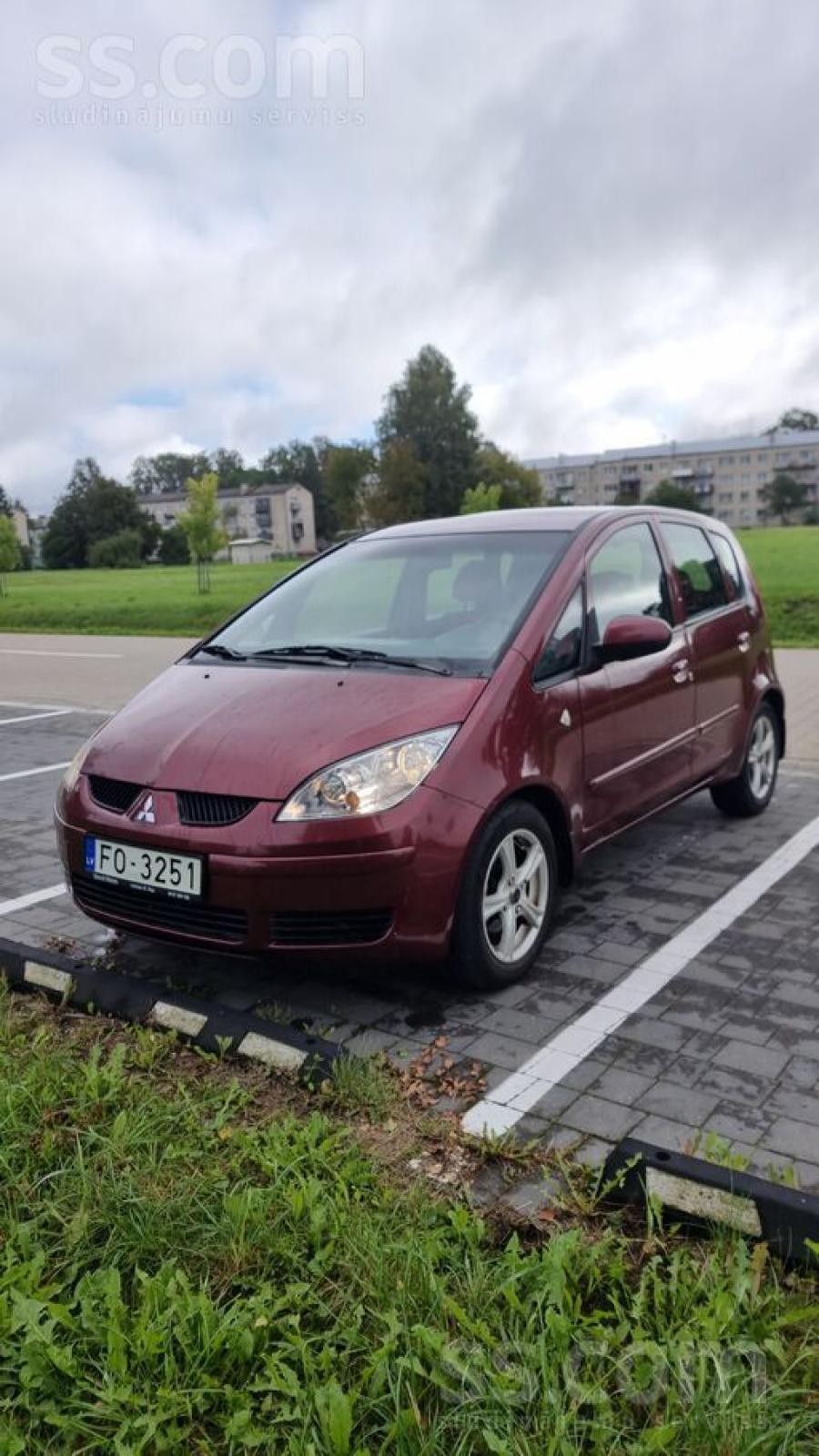 Red Mitsubishi Colt 2005 in Riga, with an engine capacity of 1.50 L and mileage of 278 thousand km for 1200 €, photo 3 on AUTOMOTO.COM.LV