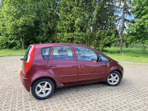 Red Mitsubishi Colt 2006 in Cesis, with an engine capacity of 1.30 L and mileage of 198 thousand km for 1250 €, photo 4 on AUTOMOTO.COM.LV