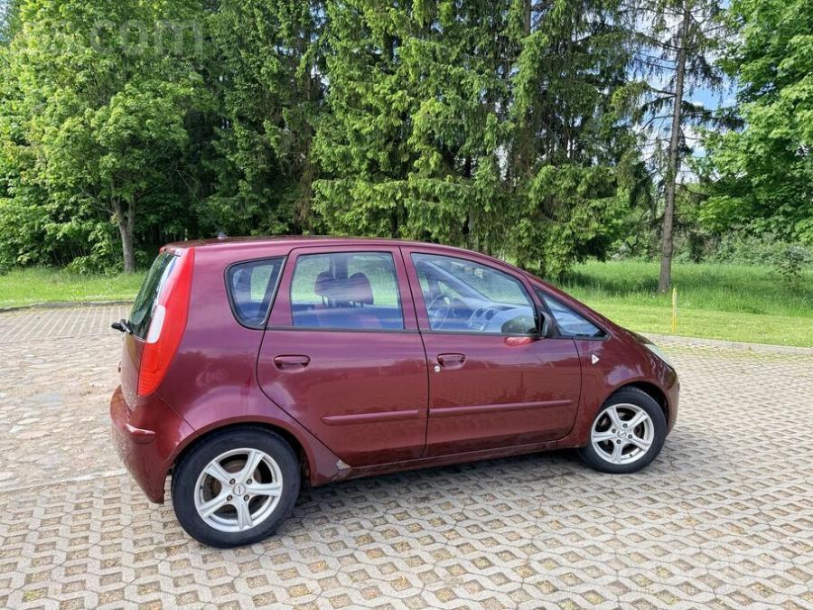 Red Mitsubishi Colt 2006 in Cesis, with an engine capacity of 1.30 L and mileage of 198 thousand km for 1250 €, photo 4 on AUTOMOTO.COM.LV