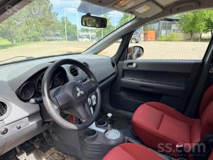 Red Mitsubishi Colt 2006 in Cesis, with an engine capacity of 1.30 L and mileage of 198 thousand km for 1250 €, photo 9 on AUTOMOTO.COM.LV