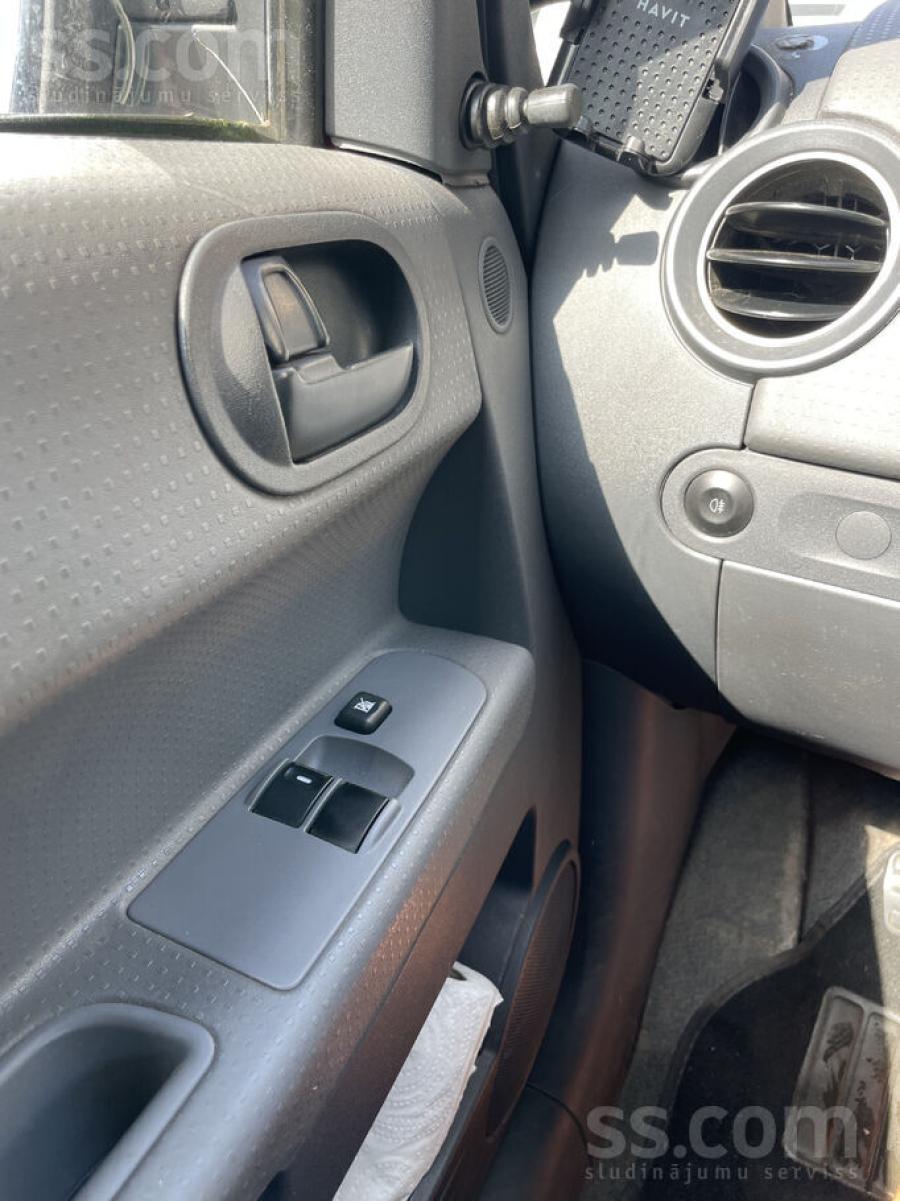 Sarkans Mitsubishi Colt 2006 Rīga, ar dzinēja tilpumu 1.30 L un nobraukumu 238 tūkst. km par 1000 €, foto 14 vietnē AUTOMOTO.COM.LV