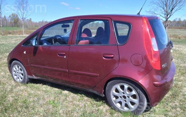 Red Mitsubishi Colt 2007 in Limbazi, with an engine capacity of 1.30 L and mileage of 173 thousand km for 1300 €, photo 6 on AUTOMOTO.COM.LV