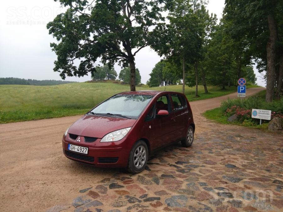 Red Mitsubishi Colt 2007 in Riga, with an engine capacity of 1.30 L and mileage of 179 thousand km for 850 €, photo 3 on AUTOMOTO.COM.LV