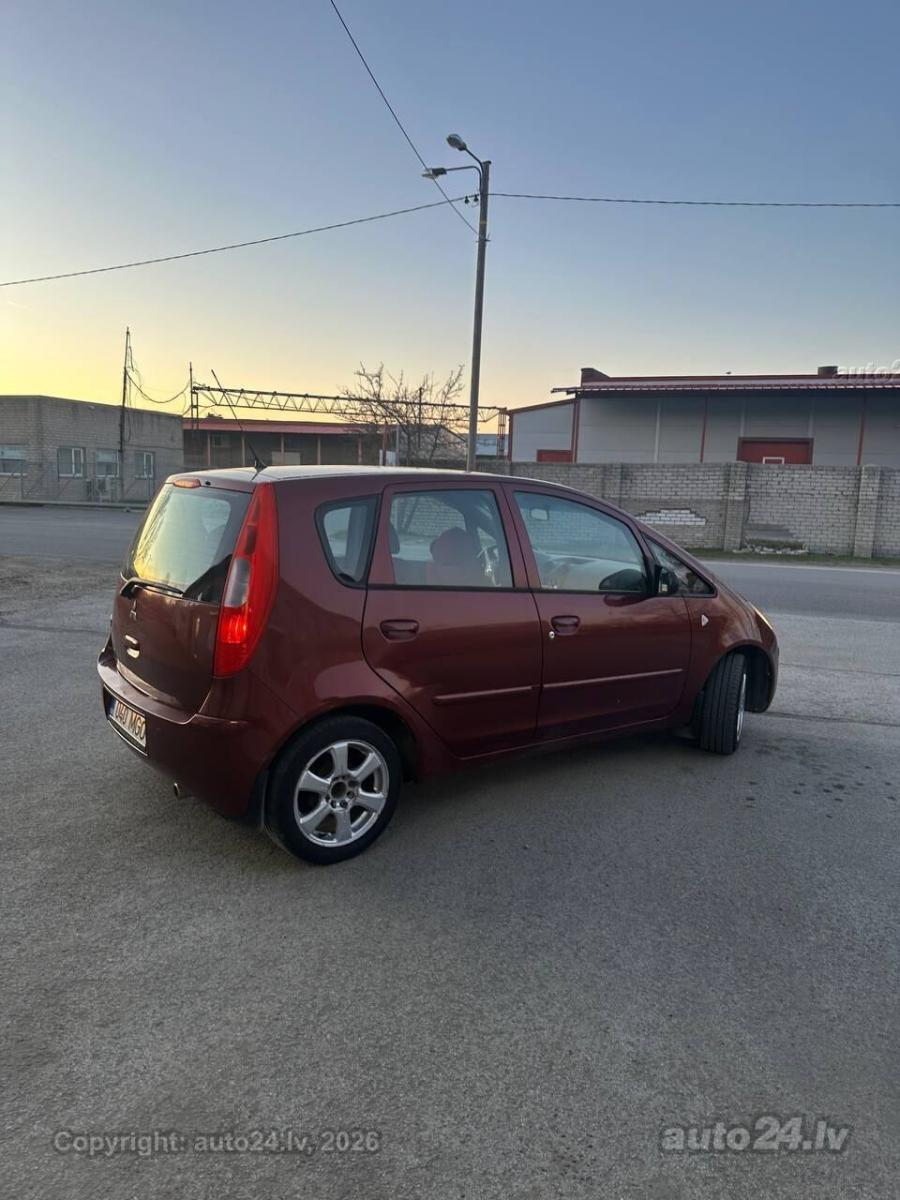 Sarkans Mitsubishi Colt 2006 Tallina, ar dzinēja tilpumu 1.30 L un nobraukumu 120 tūkst. km par 1990 €, foto 5 vietnē AUTOMOTO.COM.LV