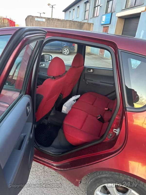 Red Mitsubishi Colt 2006 in Tallinn, with an engine capacity of 1.30 L and mileage of 120 thousand km for 1990 €, photo 8 on AUTOMOTO.COM.LV