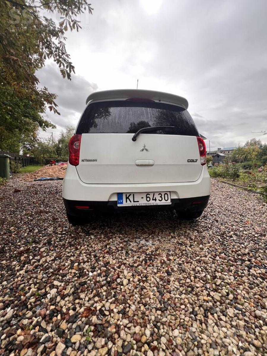 White Mitsubishi Colt 2010 in Riga, with an engine capacity of 1.30 L and mileage of 201 thousand km for 2750 €, photo 3 on AUTOMOTO.COM.LV