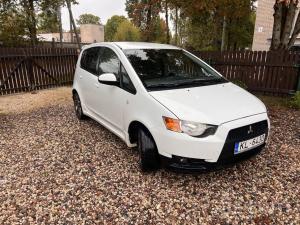 White Mitsubishi Colt 2010 in Riga, with an engine capacity of 1.30 L and mileage of 201 thousand km for 2750 €, photo 7 on AUTOMOTO.COM.LV