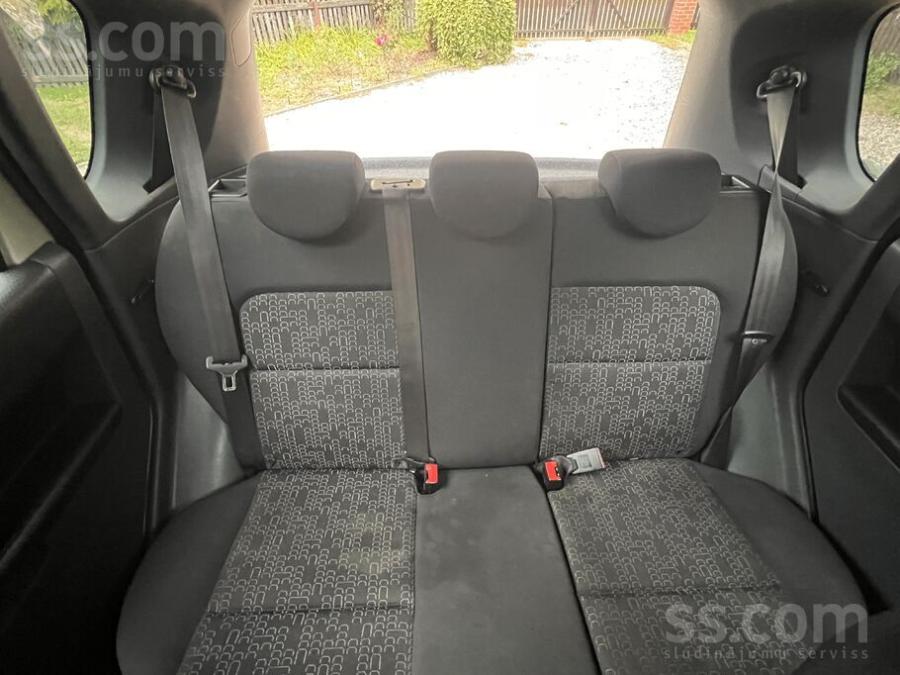 White Mitsubishi Colt 2010 in Riga, with an engine capacity of 1.30 L and mileage of 201 thousand km for 2750 €, photo 8 on AUTOMOTO.COM.LV