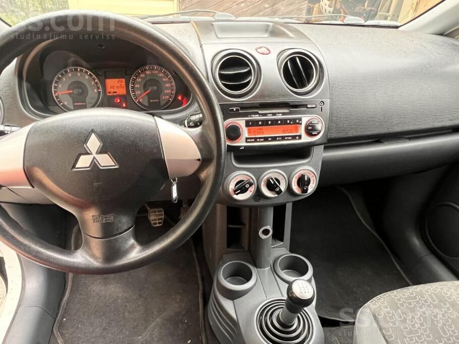 White Mitsubishi Colt 2010 in Riga, with an engine capacity of 1.30 L and mileage of 201 thousand km for 2750 €, photo 13 on AUTOMOTO.COM.LV