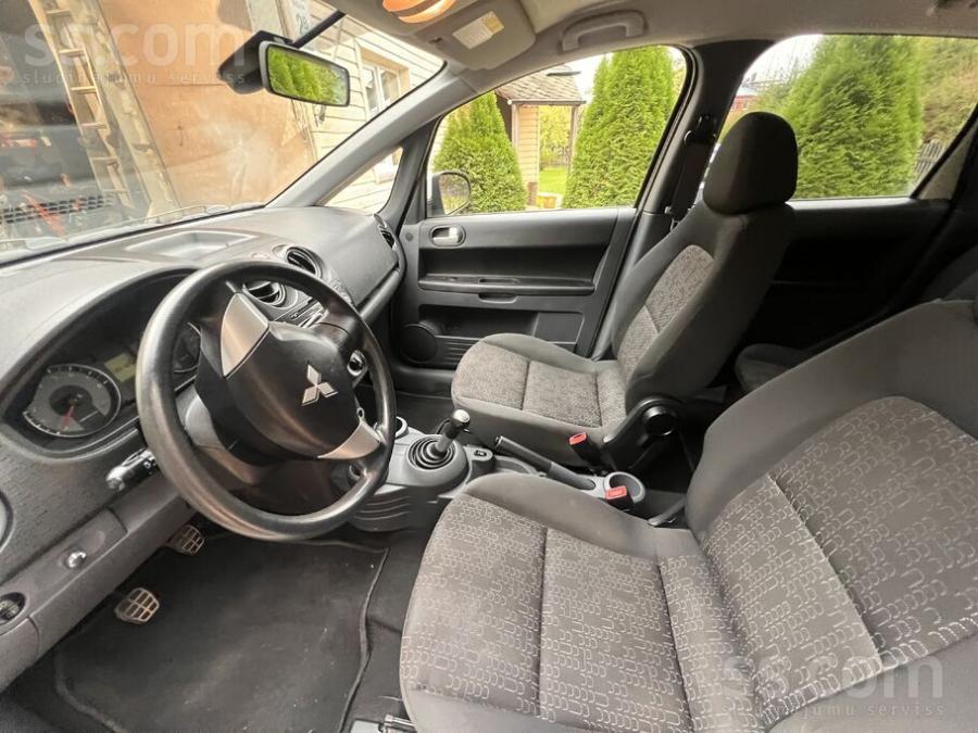 White Mitsubishi Colt 2010 in Riga, with an engine capacity of 1.30 L and mileage of 201 thousand km for 2750 €, photo 15 on AUTOMOTO.COM.LV