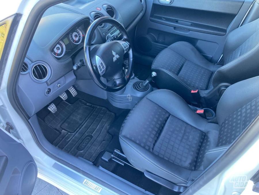 Balts Mitsubishi Colt 2010 Kretinga, ar dzinēja tilpumu 1.50 L un nobraukumu 155 tūkst. km par 5500 €, foto 5 vietnē AUTOMOTO.COM.LV