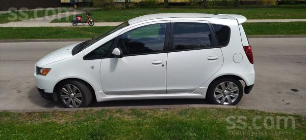White Mitsubishi Colt 2012 in Riga, with an engine capacity of 1.10 L and mileage of 190 thousand km for 3000 €, photo 1 on AUTOMOTO.COM.LV