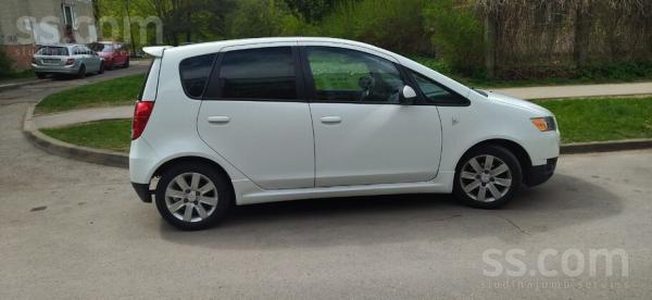 White Mitsubishi Colt 2012 in Riga, with an engine capacity of 1.10 L and mileage of 190 thousand km for 3000 €, photo 2 on AUTOMOTO.COM.LV