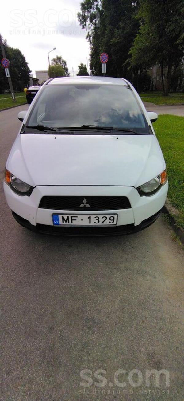 White Mitsubishi Colt 2012 in Riga, with an engine capacity of 1.10 L and mileage of 190 thousand km for 3000 €, photo 5 on AUTOMOTO.COM.LV