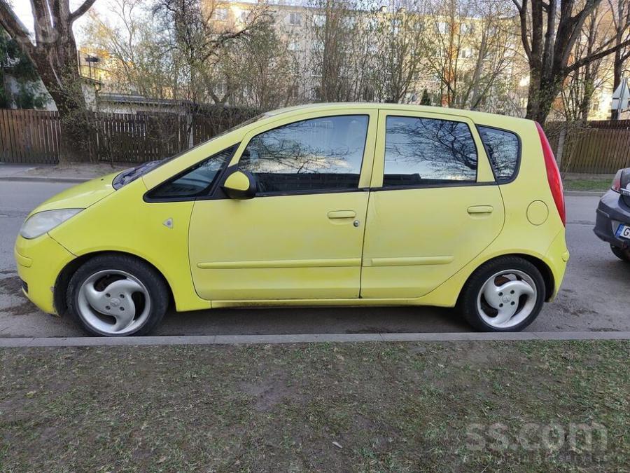 Yellow Mitsubishi Colt 2006 in Riga, with an engine capacity of 1.10 L and mileage of 0 thousand km for 350 €, photo 3 on AUTOMOTO.COM.LV