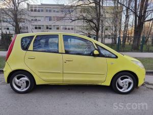 Yellow Mitsubishi Colt 2006 in Riga, with an engine capacity of 1.10 L and mileage of 0 thousand km for 350 €, photo 5 on AUTOMOTO.COM.LV