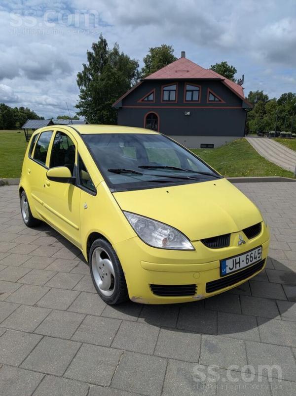 Yellow Mitsubishi Colt 2006 in Tukums, with an engine capacity of 1.10 L and mileage of 211 thousand km for 1100 €, photo 1 on AUTOMOTO.COM.LV