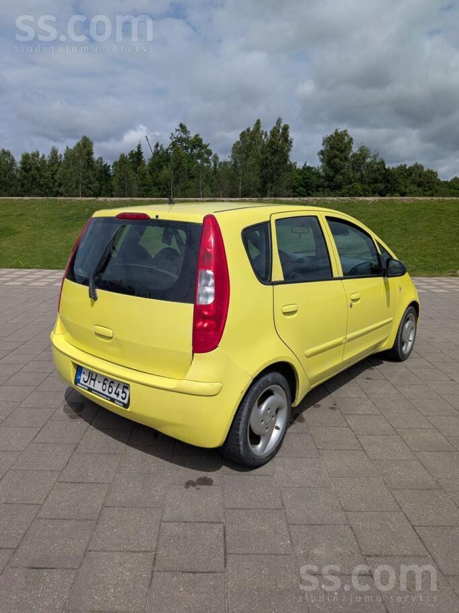 Yellow Mitsubishi Colt 2006 in Tukums, with an engine capacity of 1.10 L and mileage of 211 thousand km for 1100 €, photo 4 on AUTOMOTO.COM.LV