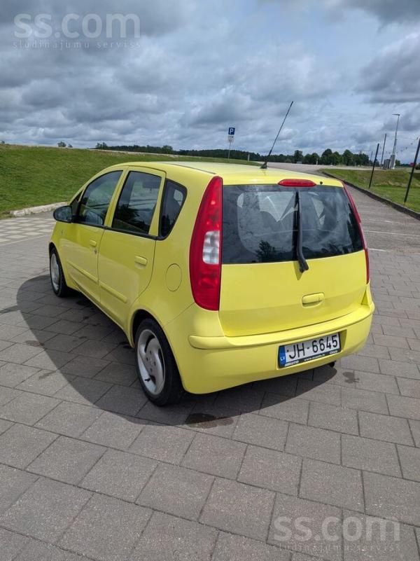 Yellow Mitsubishi Colt 2006 in Tukums, with an engine capacity of 1.10 L and mileage of 211 thousand km for 1100 €, photo 4 on AUTOMOTO.COM.LV