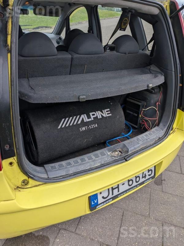 Yellow Mitsubishi Colt 2006 in Tukums, with an engine capacity of 1.10 L and mileage of 211 thousand km for 1100 €, photo 5 on AUTOMOTO.COM.LV
